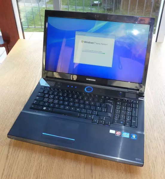 Tlhahlobo ea Samsung Series 7 Gamer 3D Laptop 12774_1