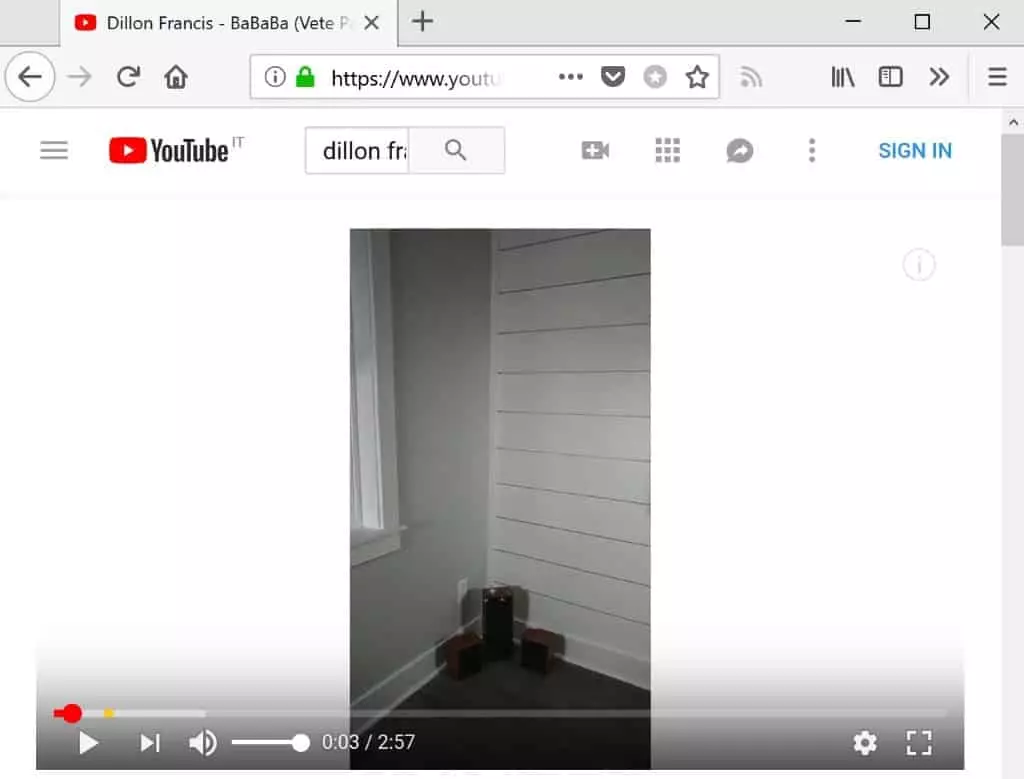 YouTube ngowahi ukuran pamuter ing desktop; resepsi dicampur