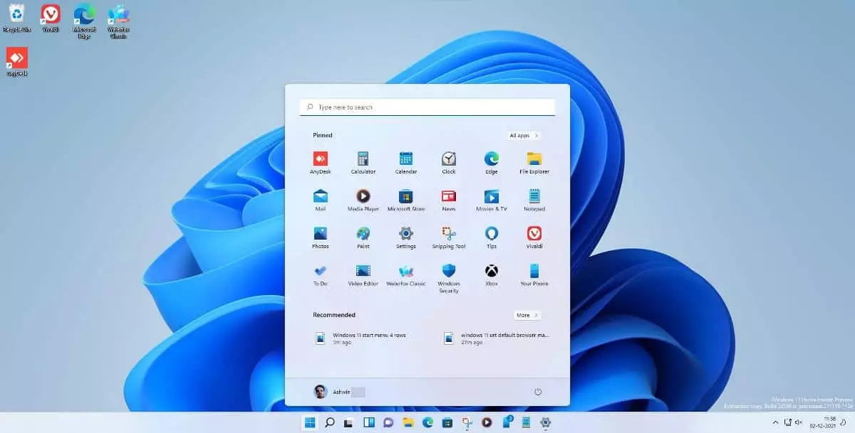 Windows 11 startmenuo kun 4 vicoj de alpinglitaj ikonoj