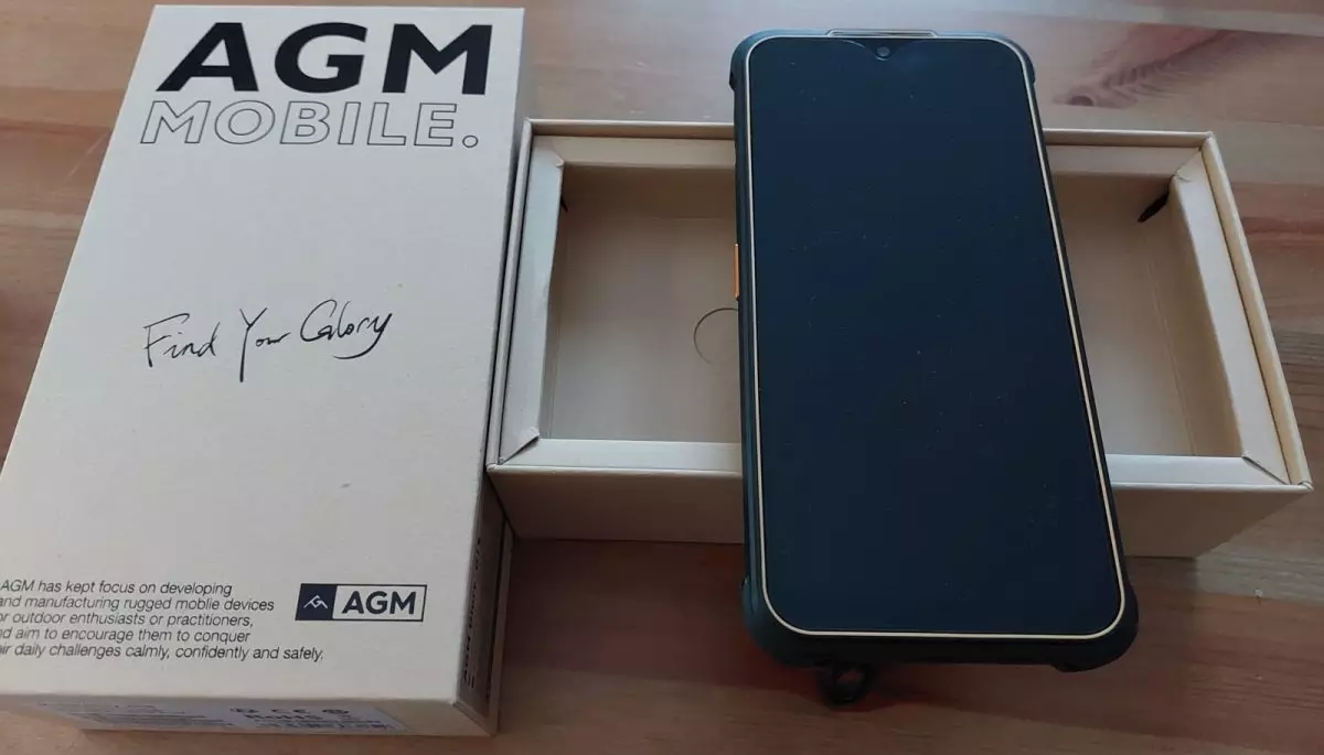 AGM Glory G1S: finday Android mavesatra miaraka amin'ny fakan-tsary mafana indrindra amin'ny kilasy