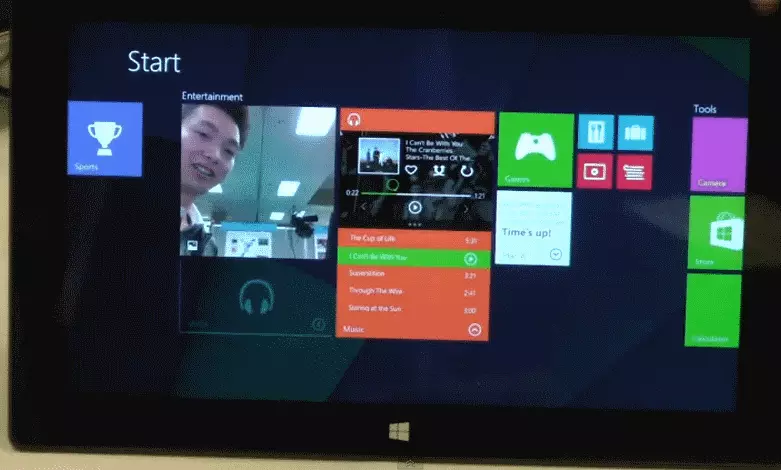 Outro novo recurso do Windows aparece: Live Tiles interativos